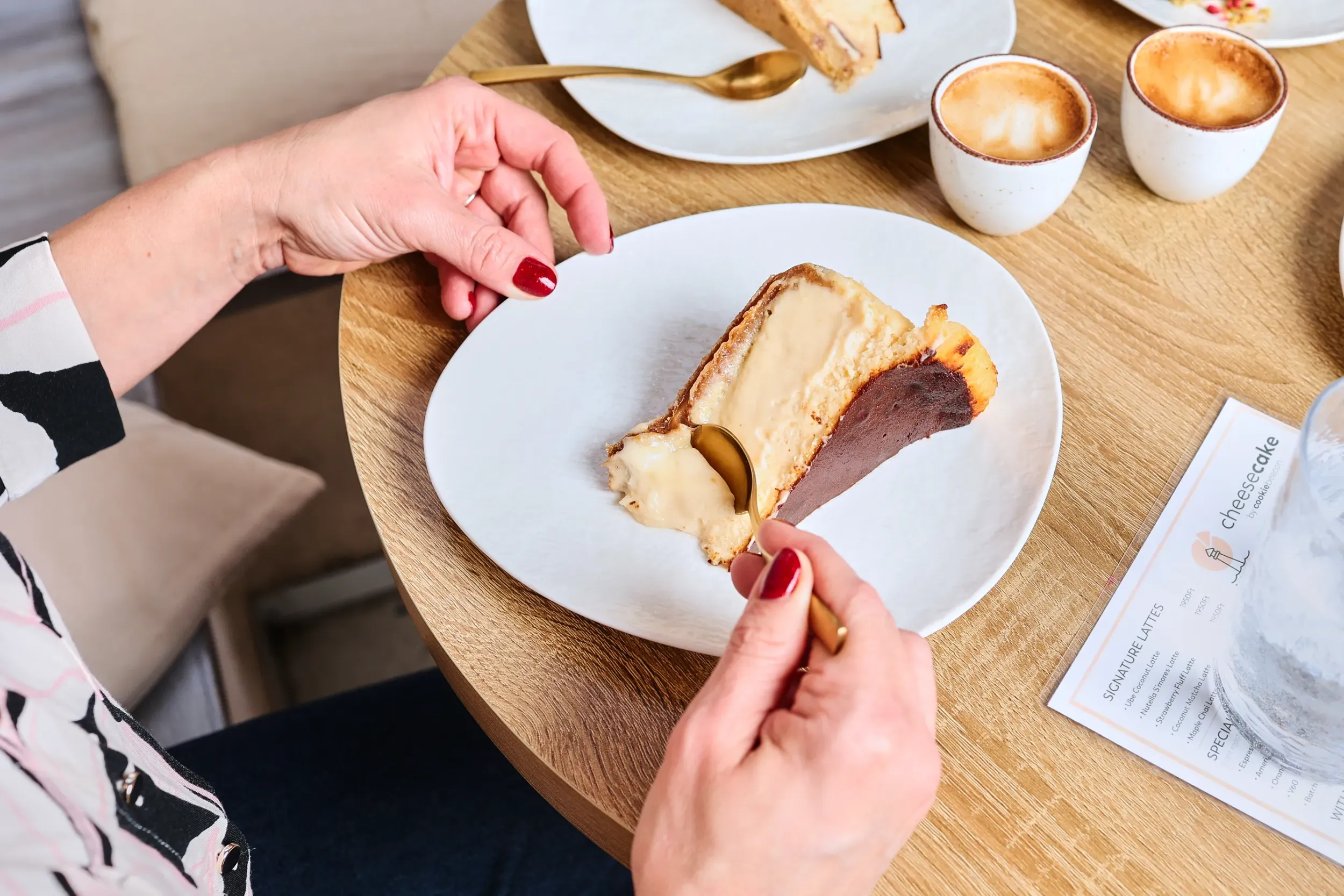 Cheesecake by Cookie Beacon: már Budapesten is hódít a baszk sajttorta ...
