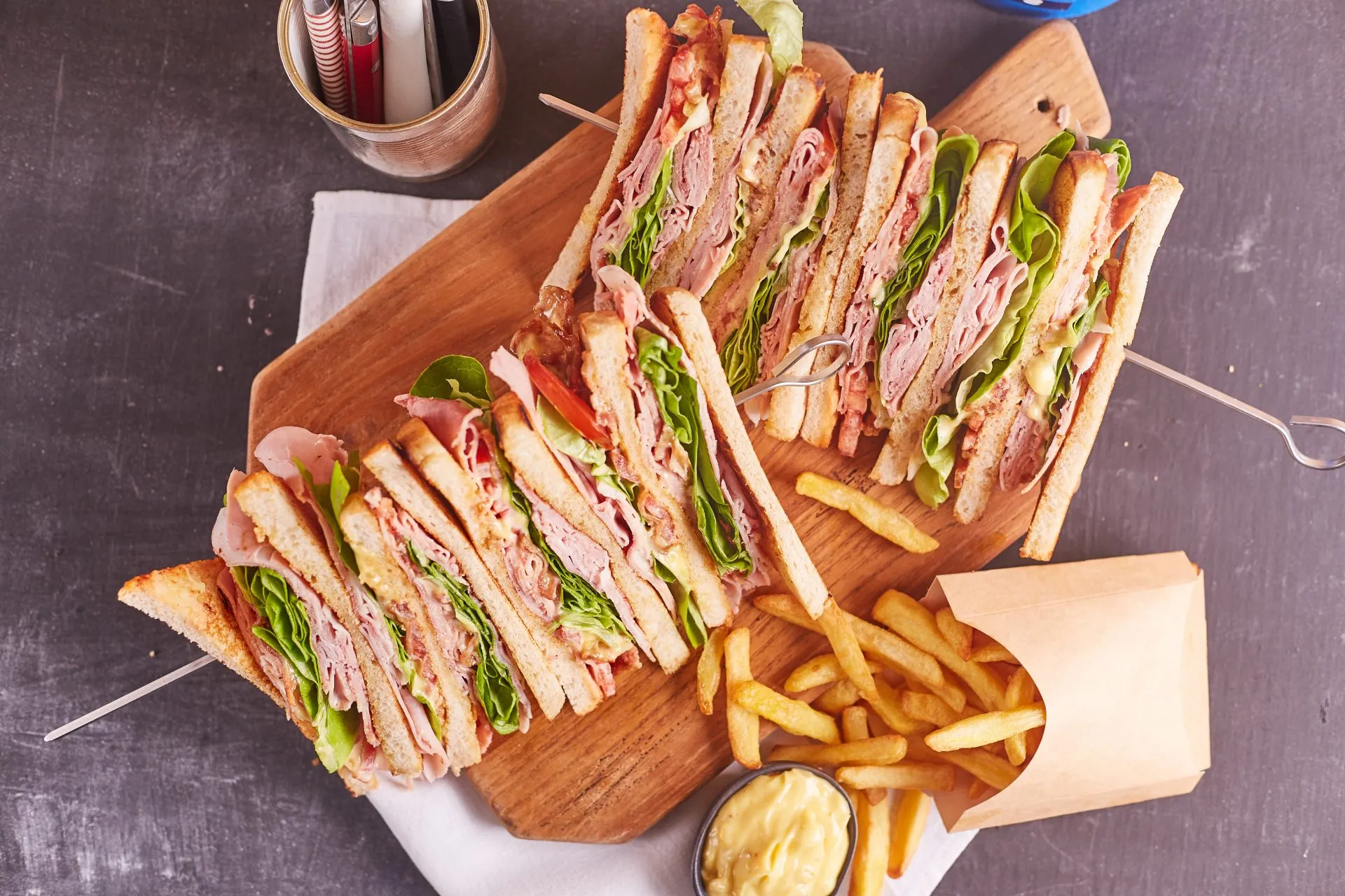 A legmagasabb torony: Zé-féle club szendvics | Street Kitchen